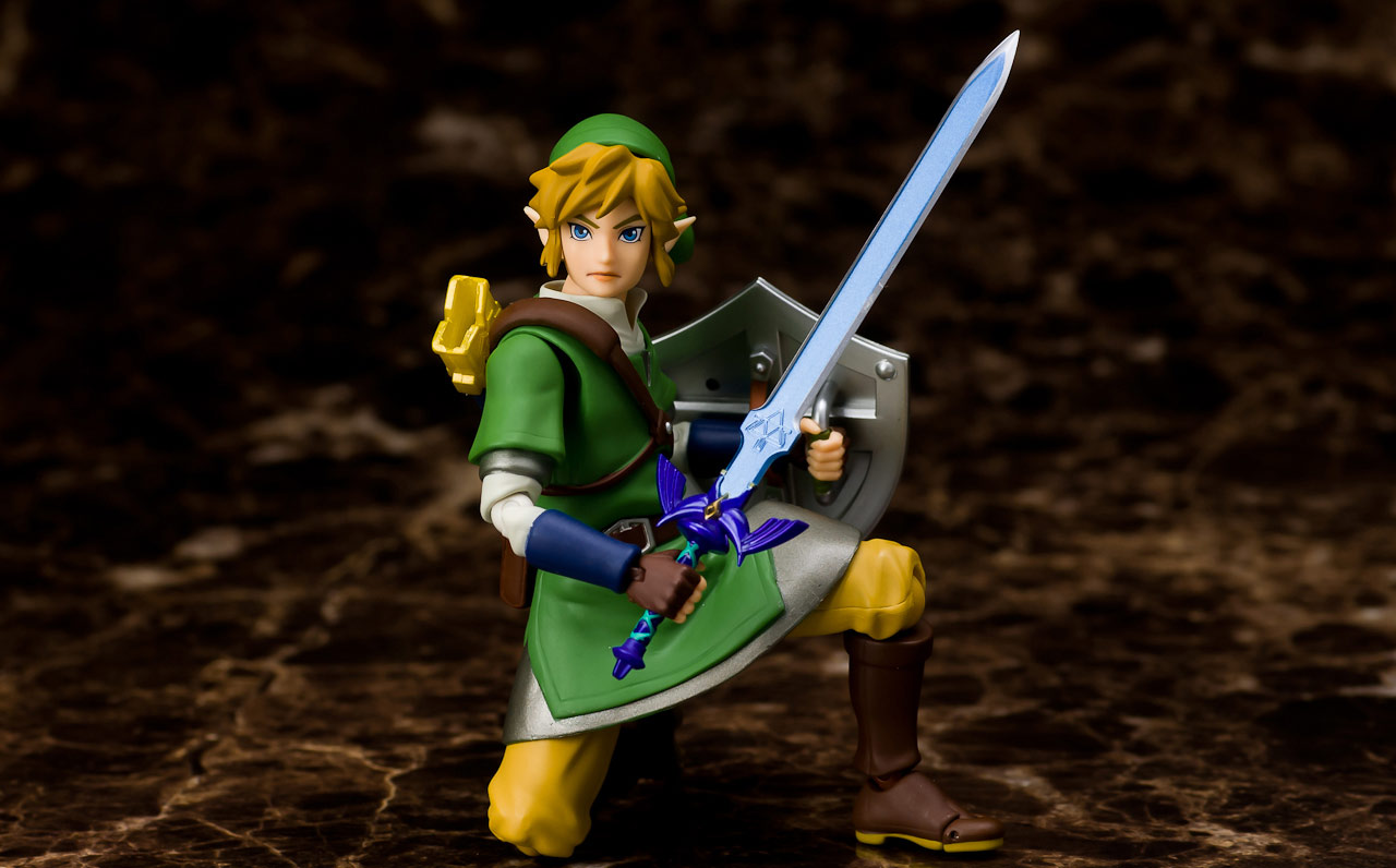It's Dangerous To Go Alone! Take This Link Figure | Anime Reviews