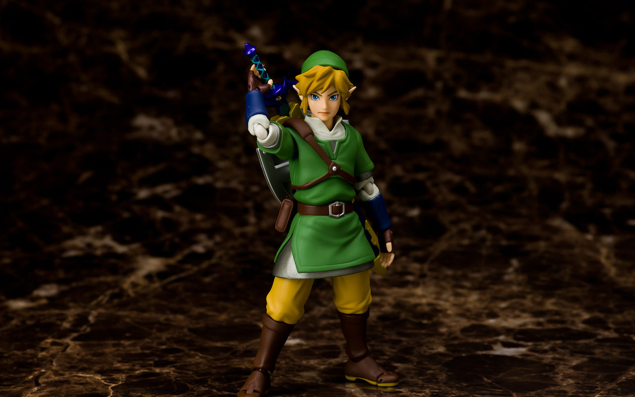 It's Dangerous To Go Alone! Take This Link Figure | Anime Reviews