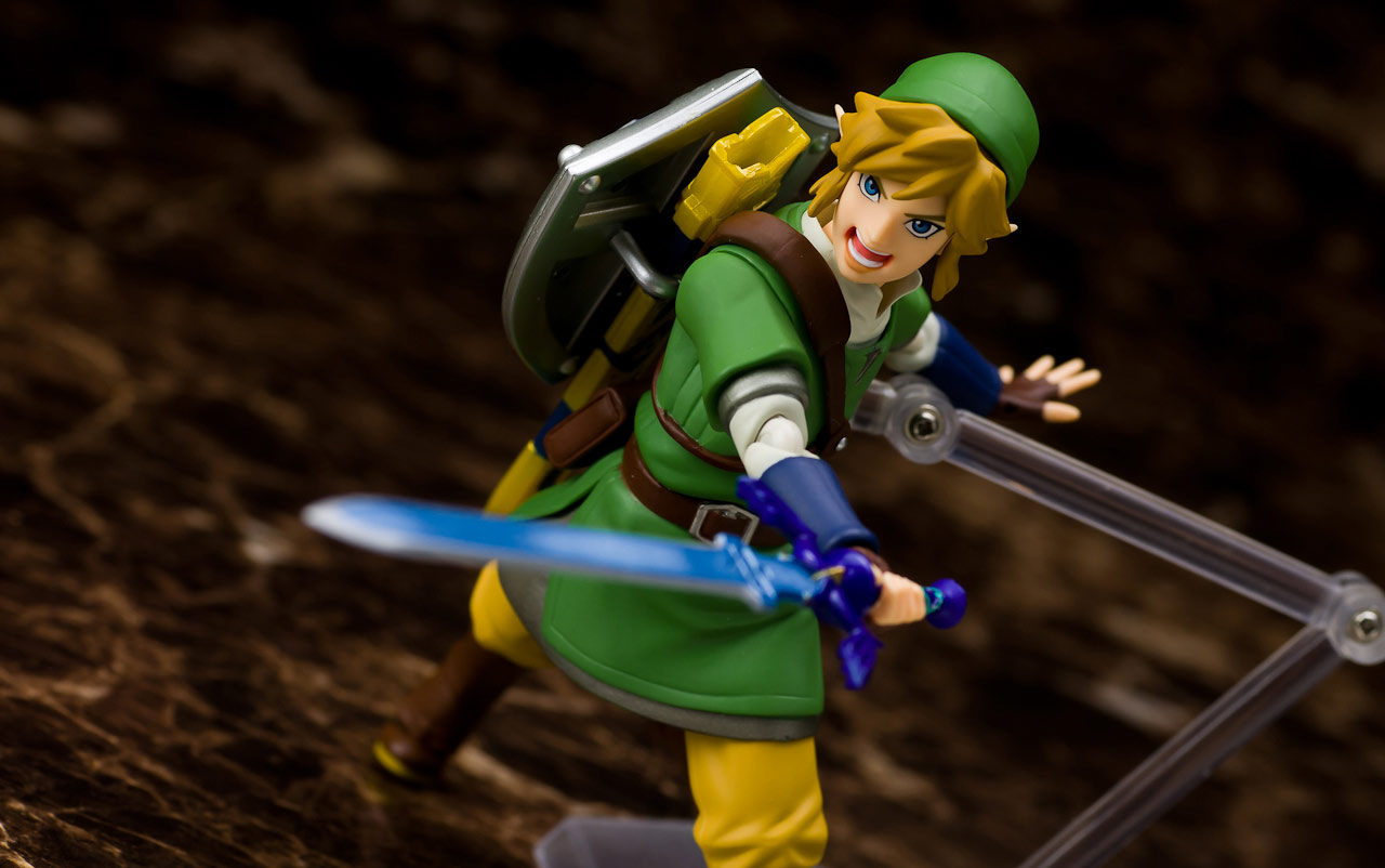 It's Dangerous To Go Alone! Take This Link Figure | Anime Reviews